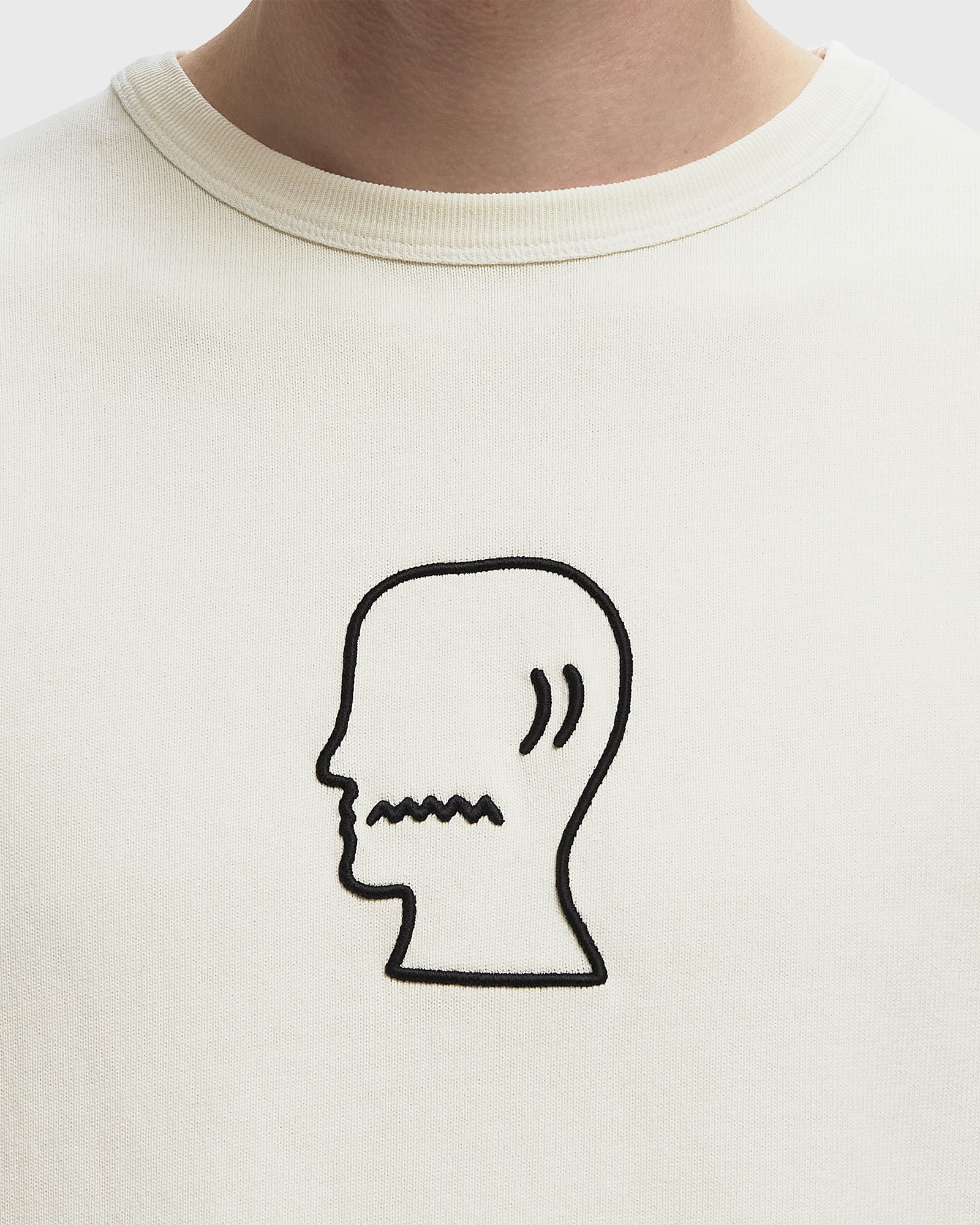 Brain Dead HEAVYWEIGHT 3D EMBROIDERY LOGOHEAD TEE Beige | BSTN Store