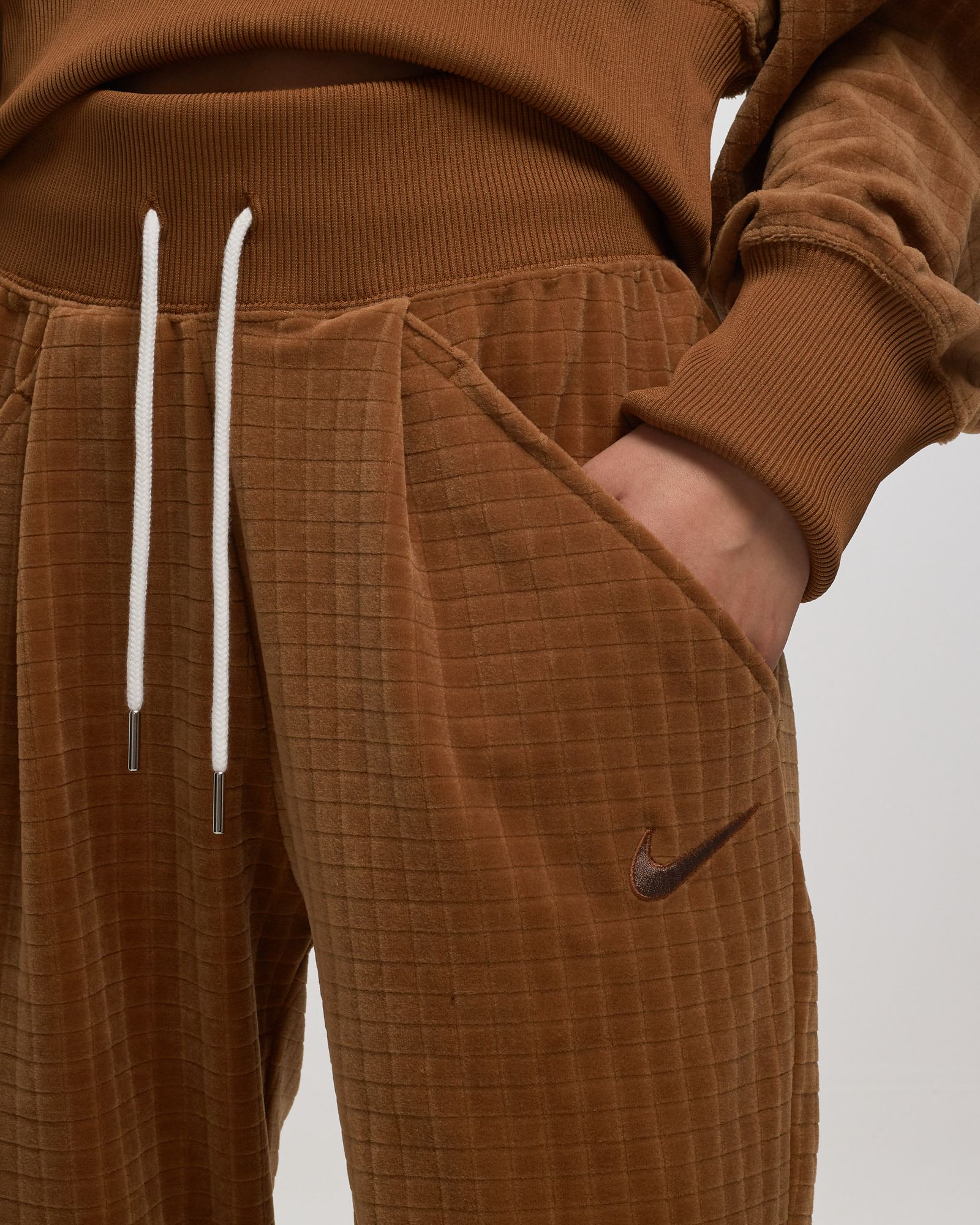 Nike WMNS Velour High-Rise Jogger Brown | BSTN Store